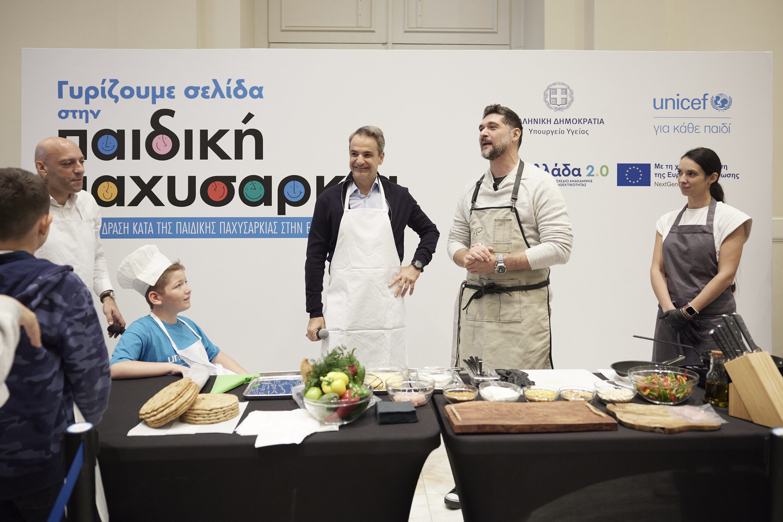 Ο Μητσοτάκης μαγείρεψε με τον σεφ Πάνο Ιωαννίδη κατά της παιδικής παχυσαρκίας - Foodlife.gr